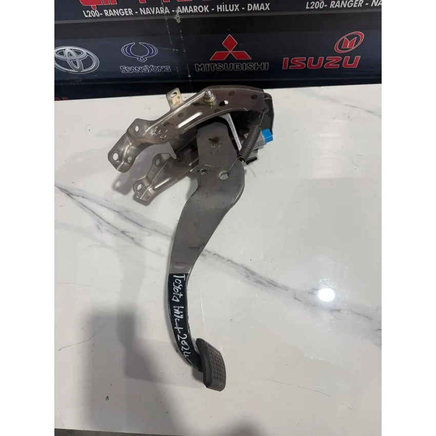 Toyota Hilux 2020-2025 Fren Pedalı Fiyatı ve Özellikleri